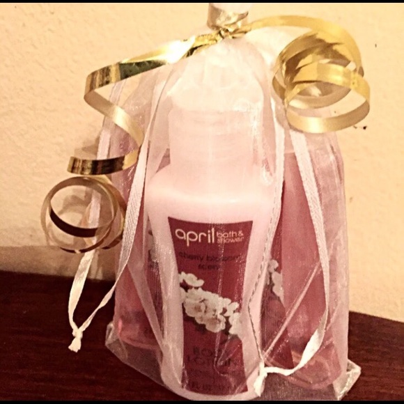 Bath & Body | Cherry Blossom Scent Bath Travel Set | Poshmark